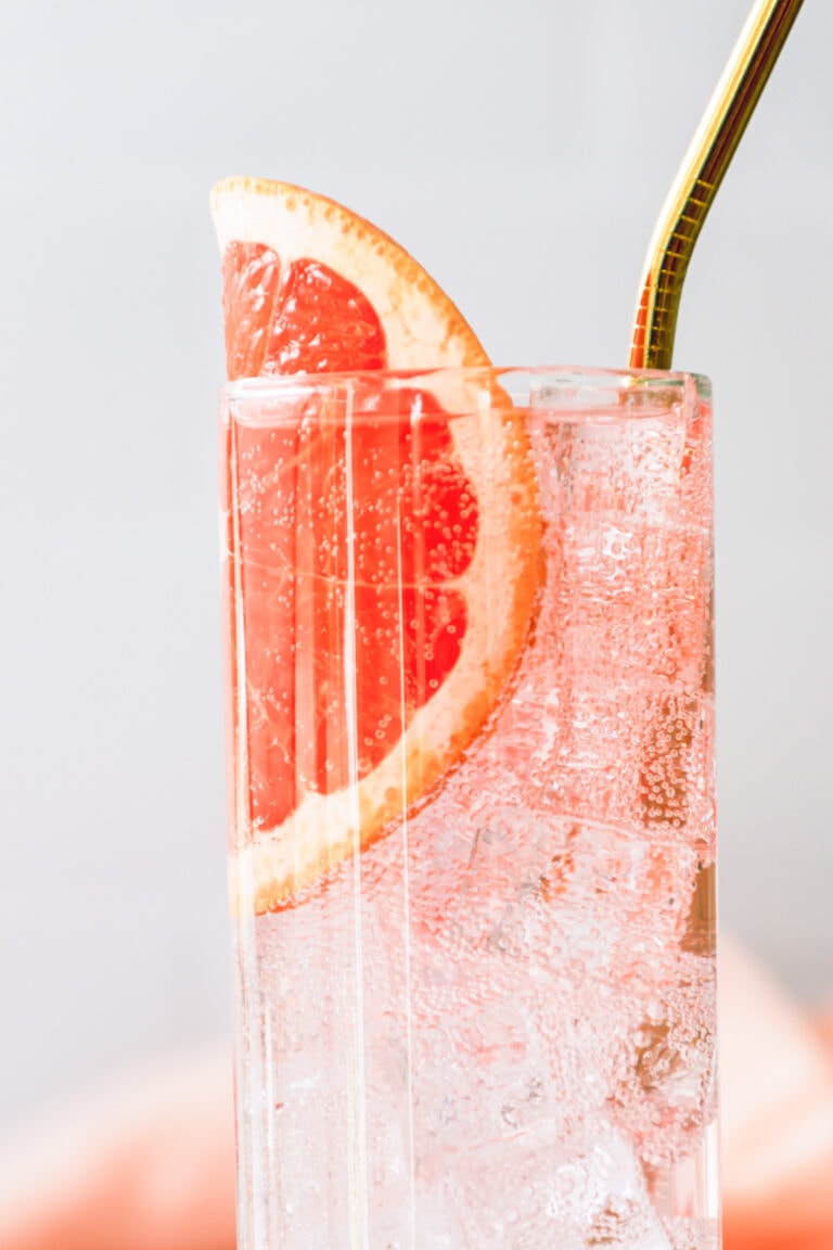 Barbie Cocktails (Classic Cocktails Perfect for Barbie)